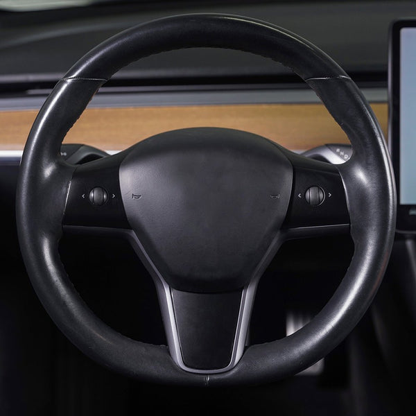 Model y steering wheel size store